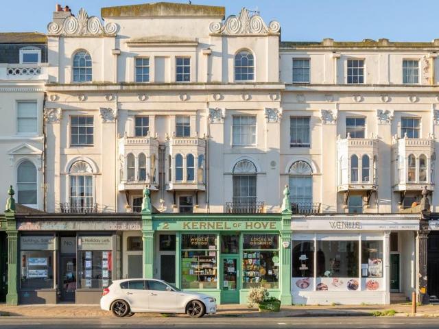 2 bedroom flat for sale