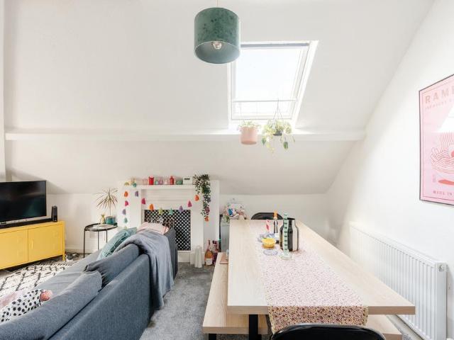 2 bedroom flat for sale