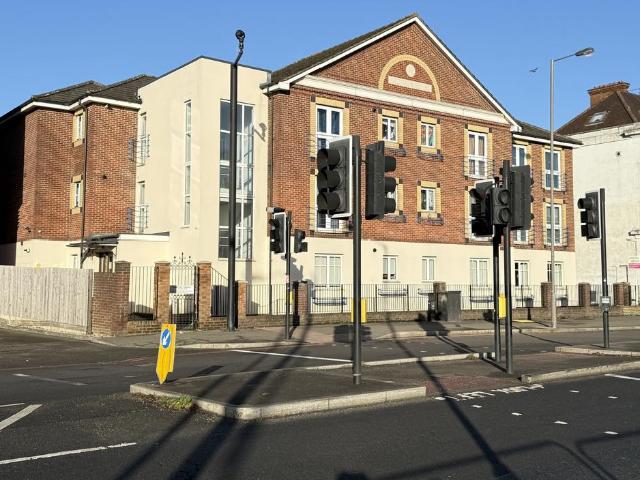2 bedroom flat for sale