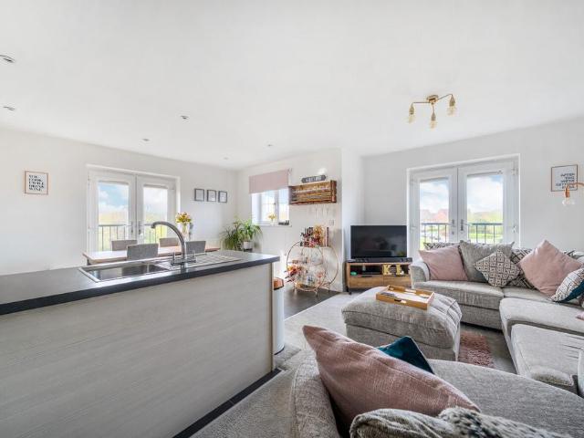 2 bedroom flat for sale