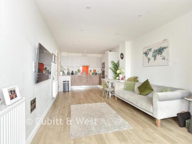 2 bedroom flat for sale
