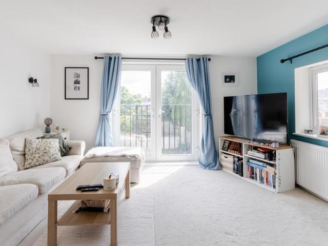 2 bedroom flat for sale