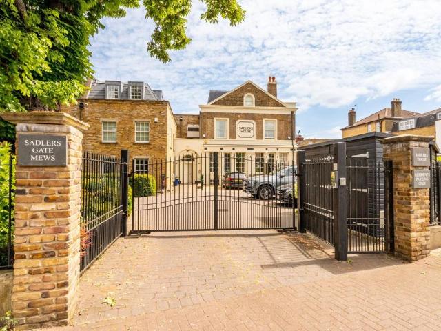 2 bedroom flat for sale