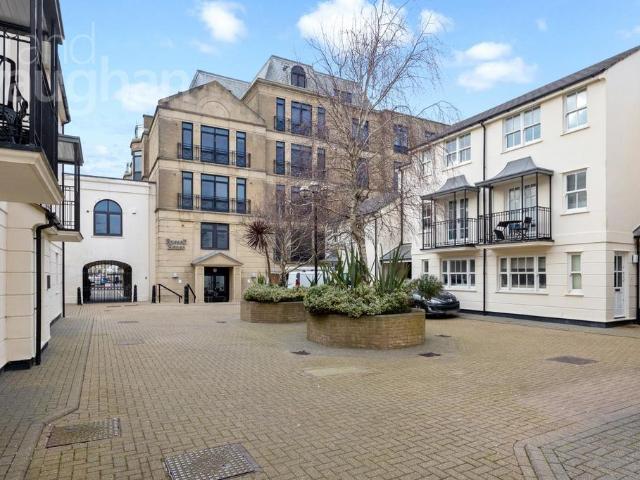 2 bedroom flat for sale