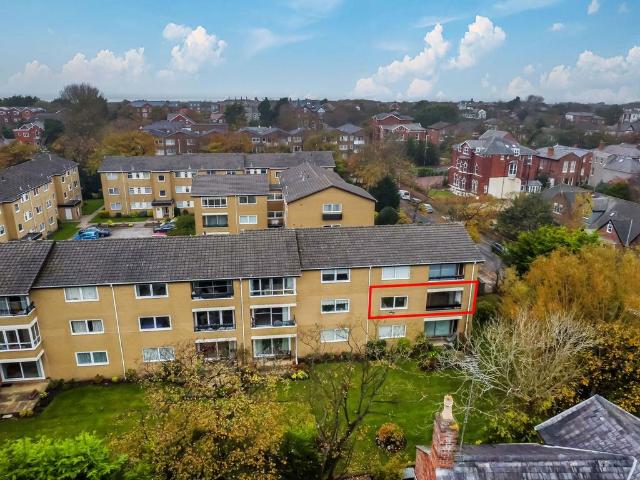 2 bedroom flat for sale