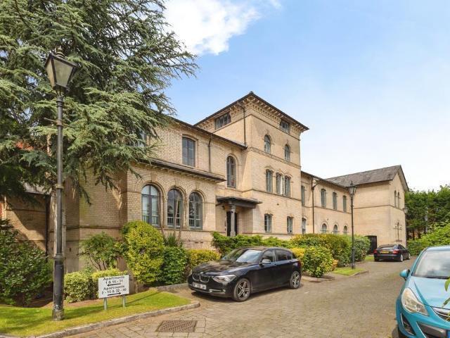 2 bedroom flat for sale