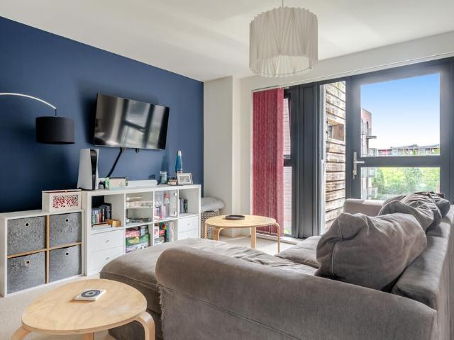 2 bedroom flat for sale