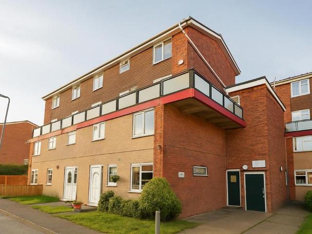 2 bedroom flat for sale