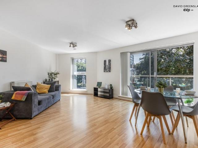 2 bedroom flat for sale