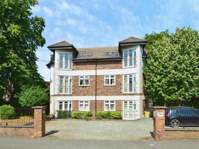 2 bedroom flat for sale
