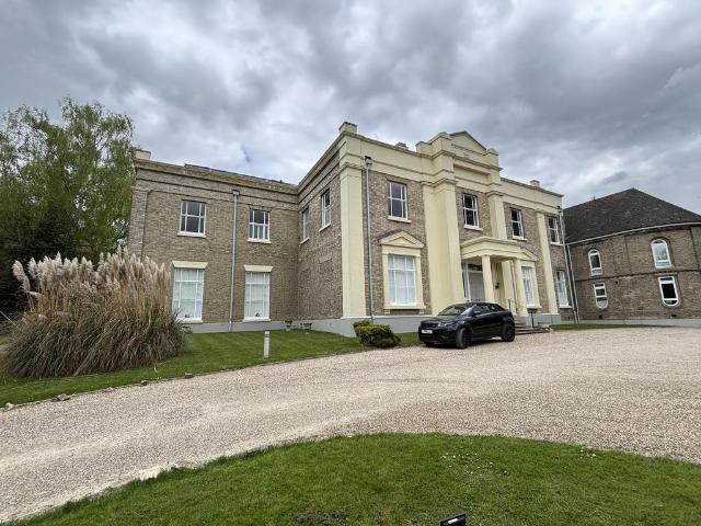 2 bedroom flat for sale