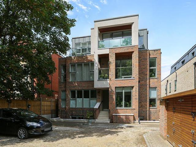 2 bedroom flat for sale