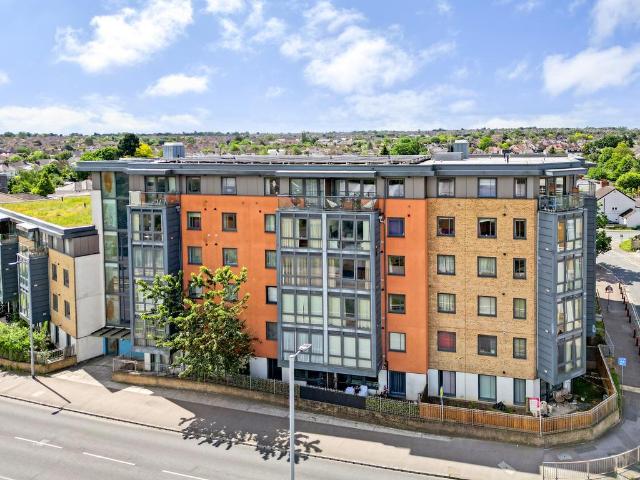 2 bedroom flat for sale