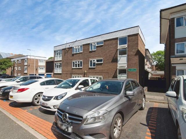 2 bedroom flat for sale