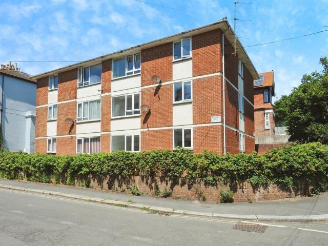 2 bedroom flat for sale