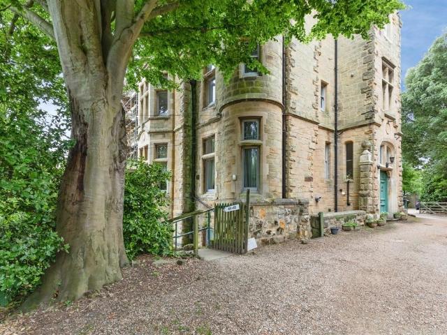 2 bedroom flat for sale