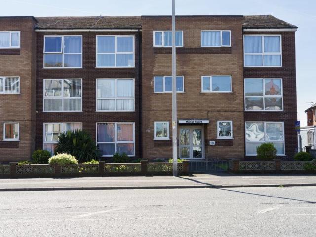 2 bedroom flat for sale