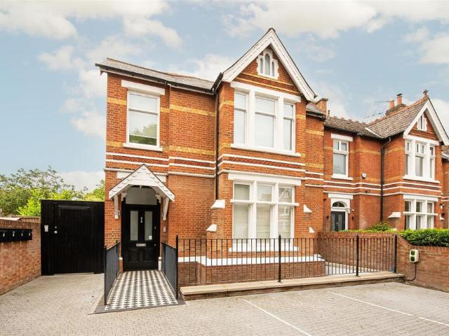 2 bedroom flat for sale