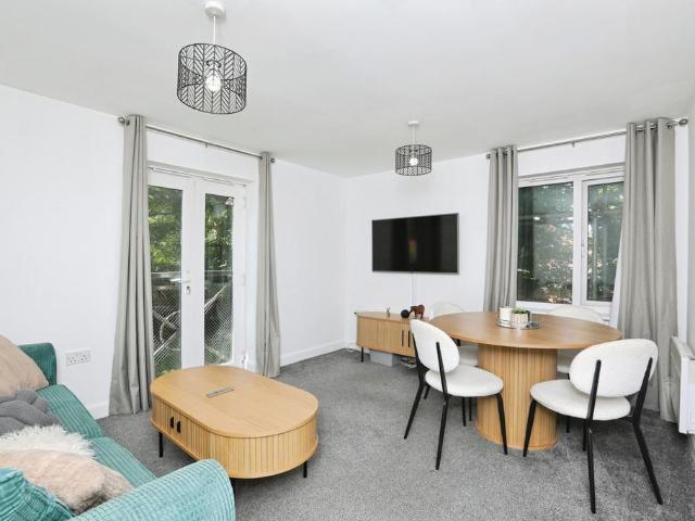2 bedroom flat for sale