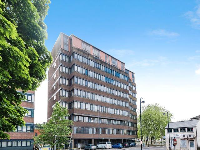 2 bedroom flat for sale