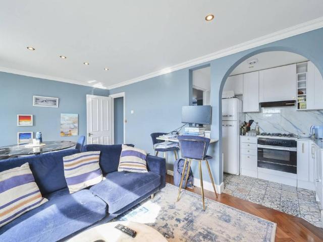 2 bedroom flat for sale