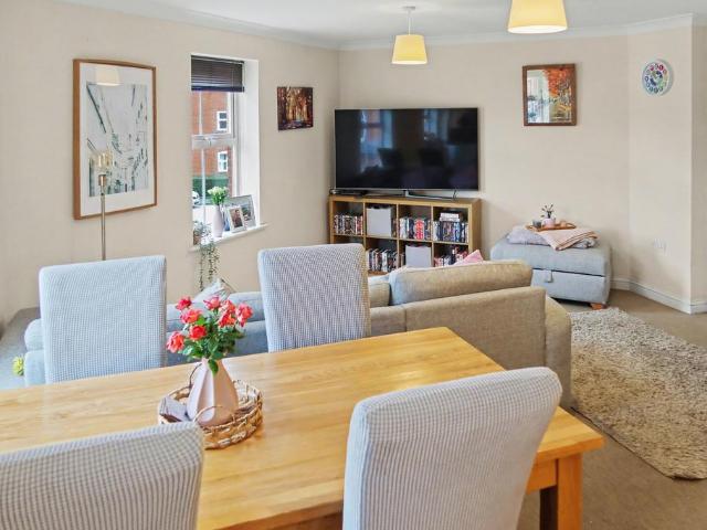 2 bedroom flat for sale