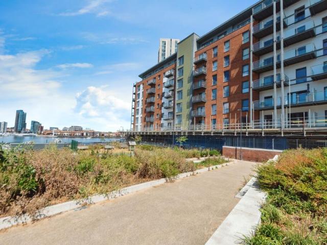 2 bedroom flat for sale