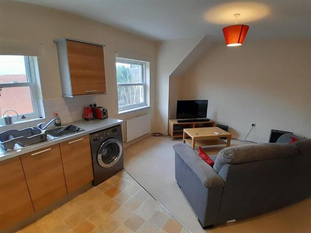 2 bedroom flat for sale