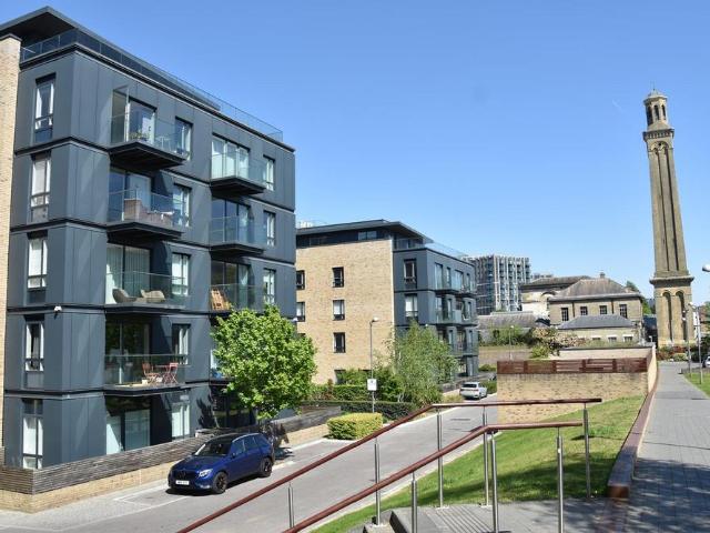 2 bedroom flat for sale