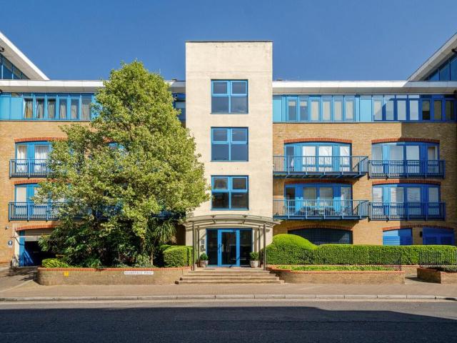 2 bedroom flat for sale