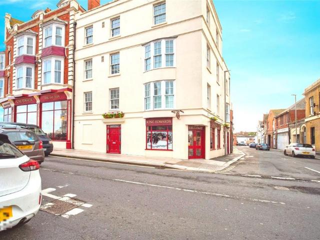 2 bedroom flat for sale