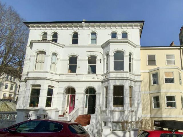 2 bedroom flat for sale