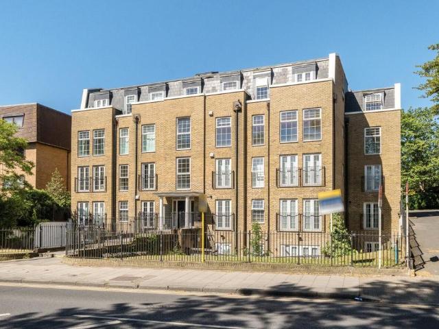 2 bedroom flat for sale
