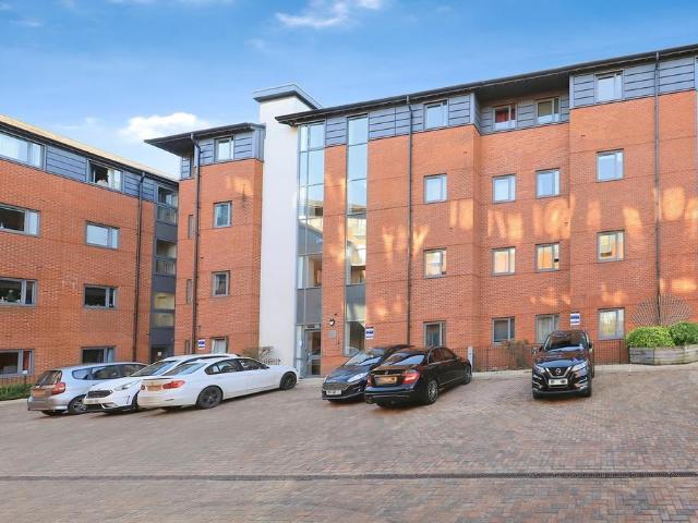 2 bedroom flat for sale