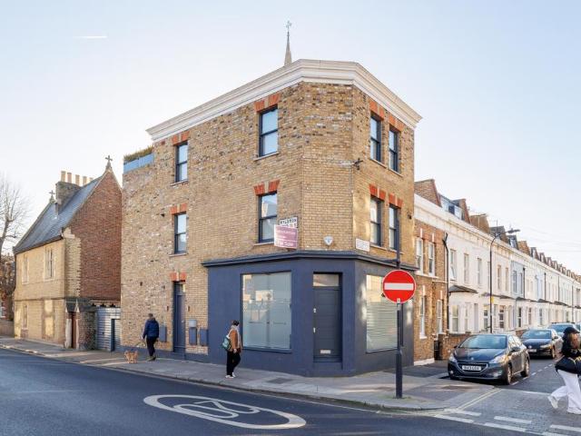 2 bedroom flat for sale