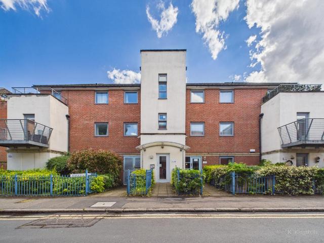 2 bedroom flat for sale