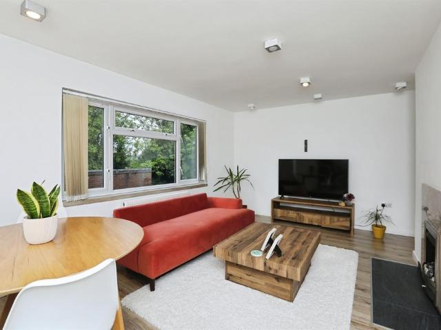 2 bedroom flat for sale
