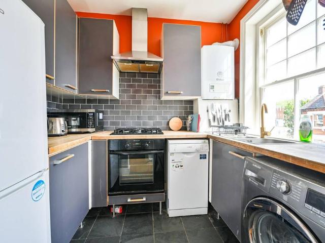 2 bedroom flat for sale