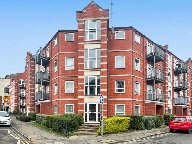 2 bedroom flat for sale