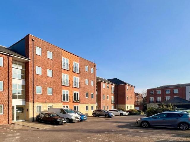 2 bedroom flat for sale