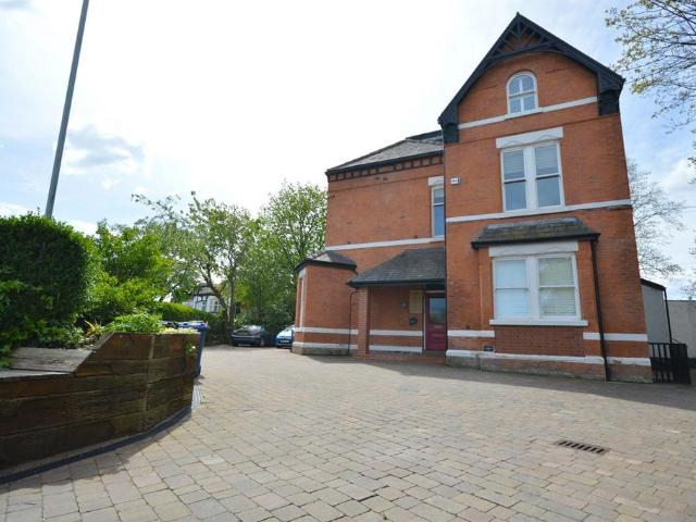 2 bedroom flat for sale
