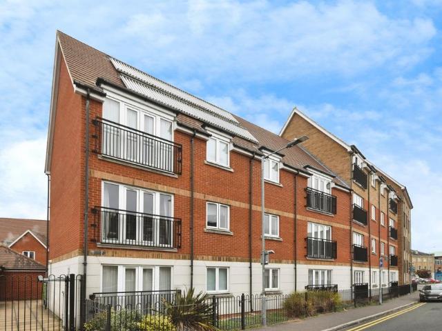 2 bedroom flat for sale