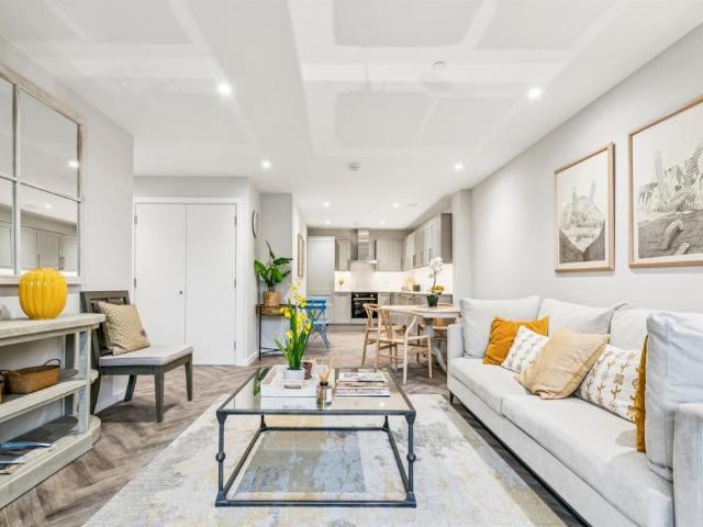 2 bedroom flat for sale