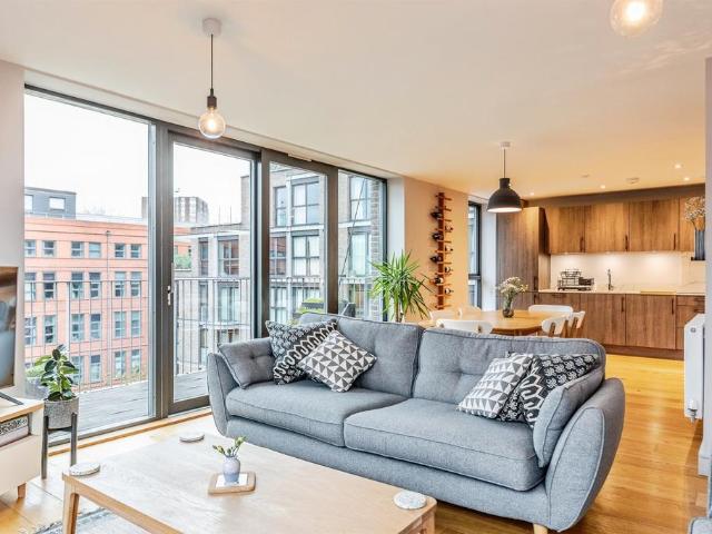2 bedroom flat for sale