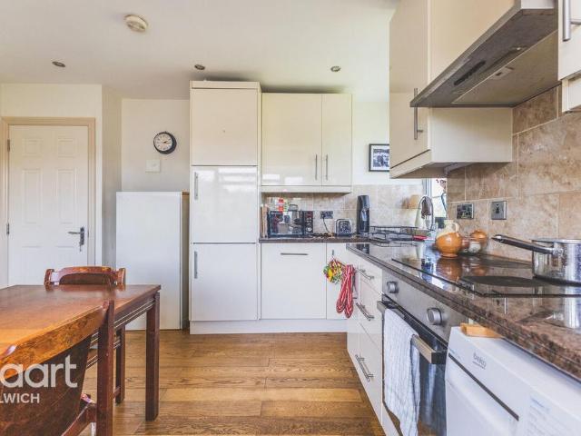 2 bedroom flat for sale