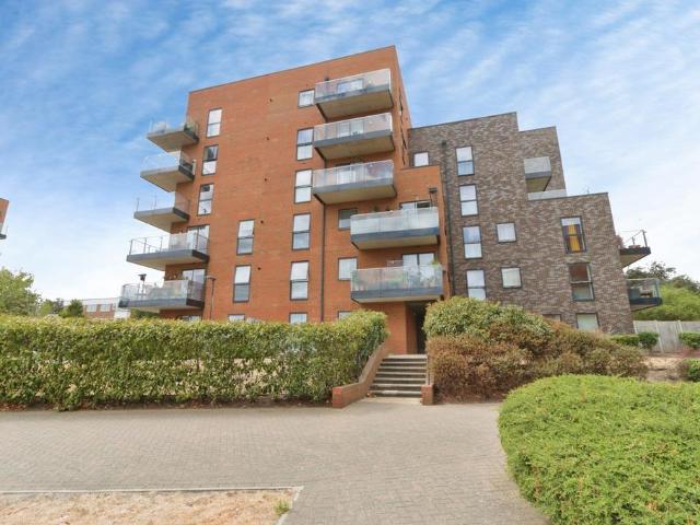 2 bedroom flat for sale