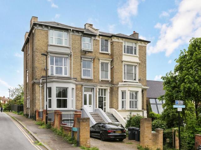 2 bedroom flat for sale