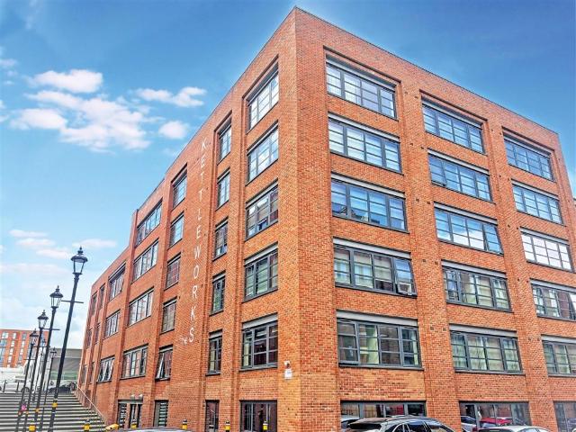 2 bedroom flat for sale