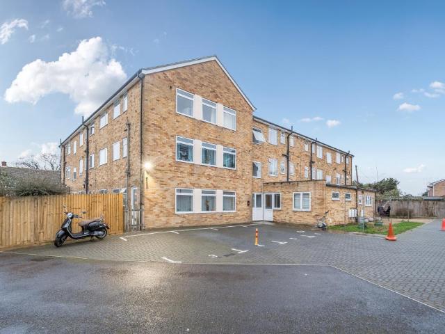 2 bedroom flat for sale