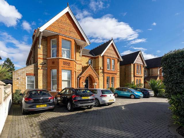 2 bedroom flat for sale